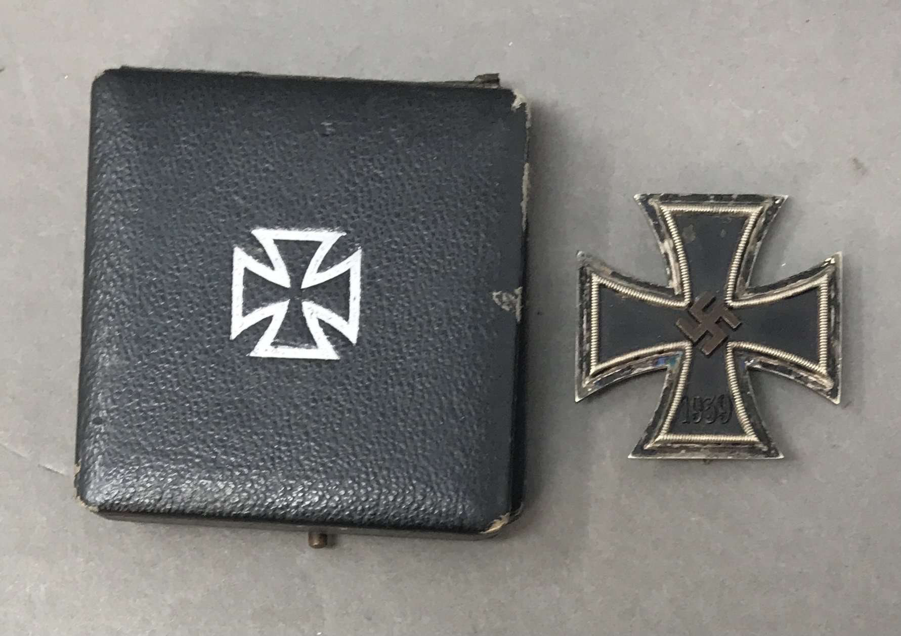 Discover WWII German Iron Cross 1939: Top Soldier Relic